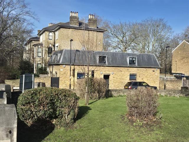 Lewisham Way, London SE4 2 bed flat to rent £2,100 pcm £485 pw