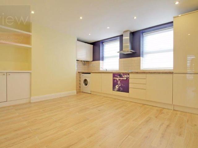 Lewisham Way, SE14 2 bed apartment to rent £1,800 pcm £415 pw