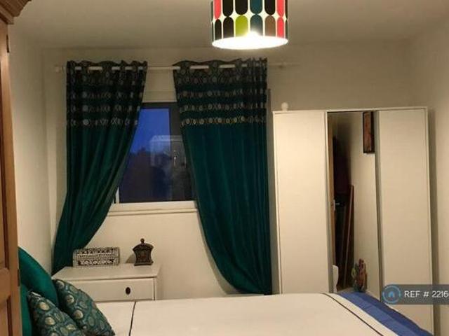 Lewisham High Street, London, 2 Bedroom Flat