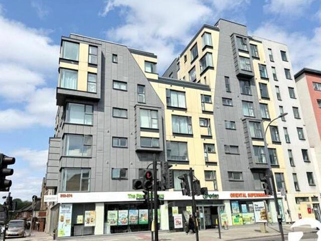 Lewisham High Street, London, 2 Bedroom Flat