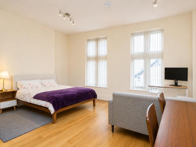 Lewisham High Street, London SE13, 1 bed flat to rent, £1,550 pcm | PrimeLocation