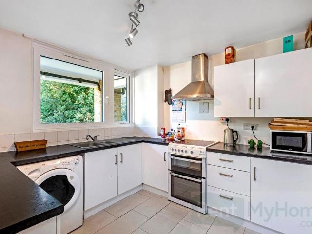 Lewisham Hill, London 3 bed flat to rent £2,100 pcm £485 pw