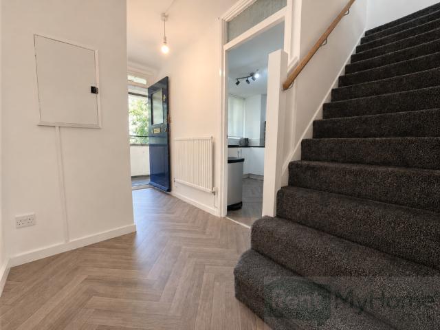 Lewisham Hill, London 3 bed flat to rent £2,100 pcm £485 pw