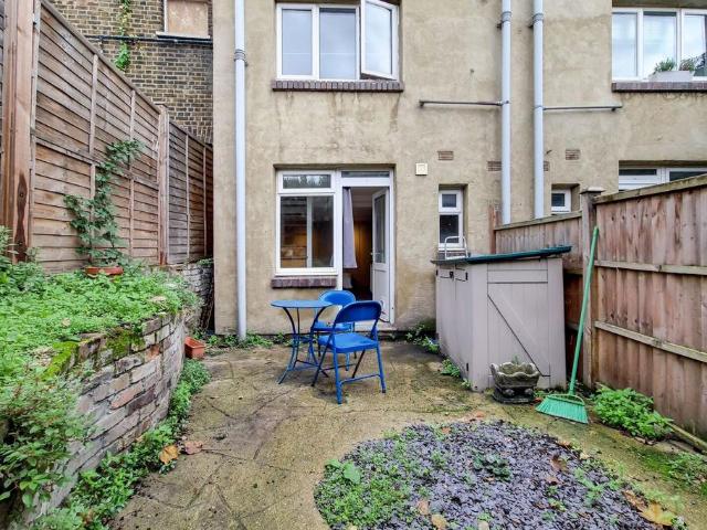 Lewisham Road, Greenwich, London, SE13 1 bed flat to rent £2,600 pcm £600 pw