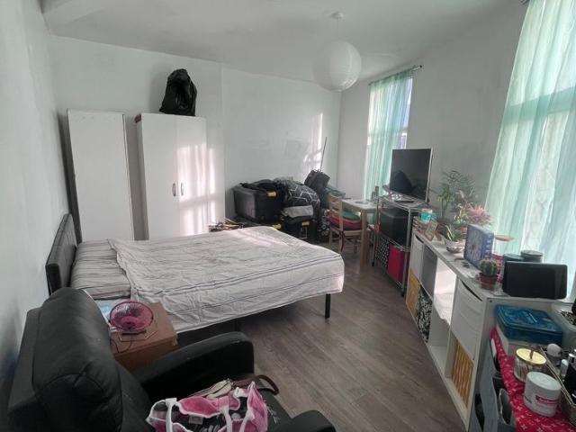 Lewisham Road, London SE13 1 bed flat to rent £1,600 pcm £369 pw