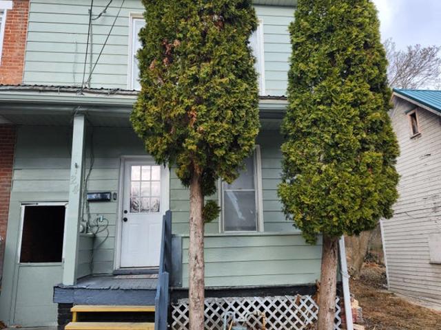 Lewistown Home