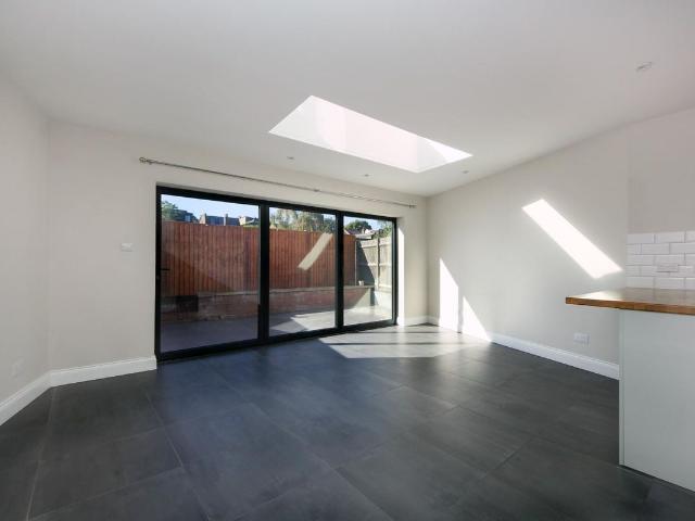 Lexden Road W3, 2 bed flat to rent, £2,400 pcm | PrimeLocation