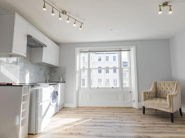 Lexham Gardens 3, High Street. 1 bed flat to rent £2,492 pcm £575 pw