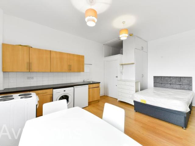 Lexham Gardens, Kensington Flat to rent £1,196 pcm £276 pw