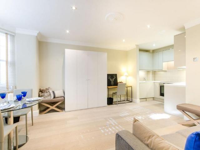Lexham Gardens, Kensington, London, W8 Maisonette to rent £2,059 pcm £475 pw