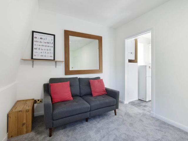 Lexham Gardens, Kensington, W8 1 bed flat to rent £1,885 pcm £435 pw