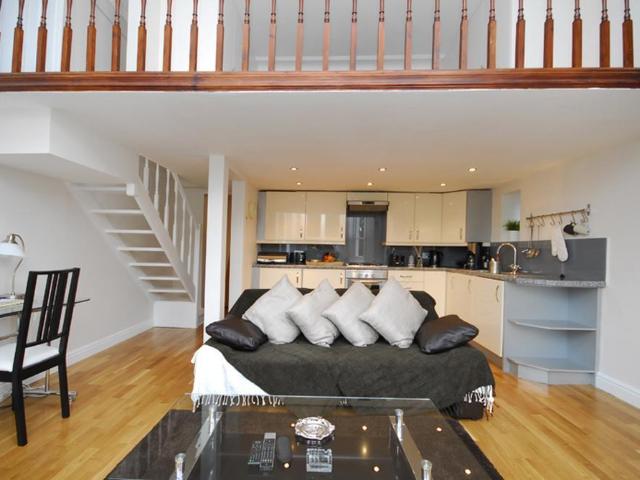 Lexham Gardens, London W8 1 bed flat to rent £2,400 pcm £554 pw