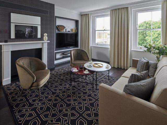 Lexham Gardens London W8 2 bed flat to rent £9,750 pcm £2,250 pw