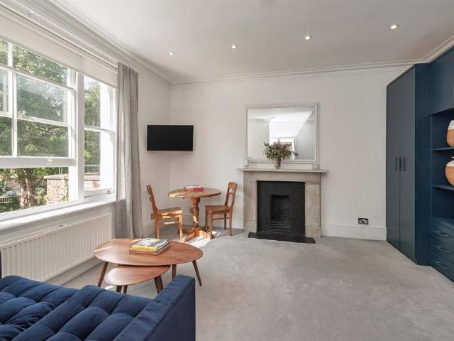 Lexham Gardens, London, W8 Studio to rent £1,846 pcm £426 pw