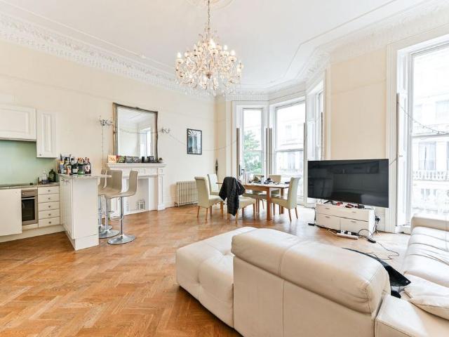 Lexham Gardens, South Kensington. 2 bed flat to rent £4,485 pcm £1,035 pw
