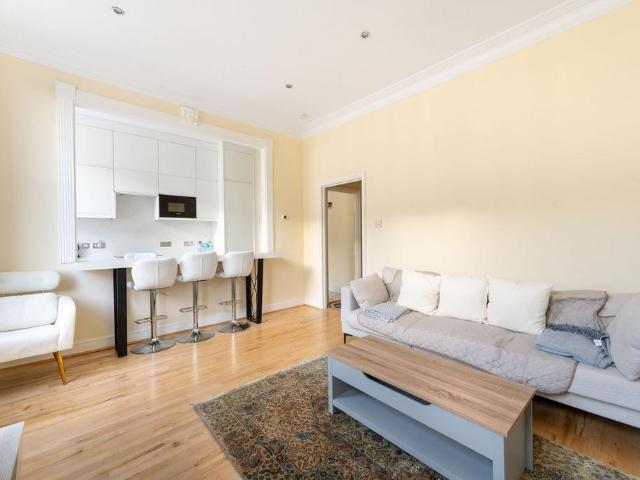 Lexham Gardens, South Kensington. 2 bed flat to rent £5,417 pcm £1,250 pw