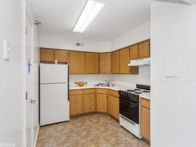 Lexington Commons 55+ 1 Bedroom Apartment for Rent at 14534 Old Courthouse Way, Newport News, VA 23608 Epes
