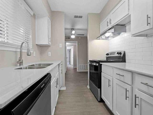 Lexington Apartment Homes 1 Bedroom Apartment for Rent at 5426 Meadowcreek Dr, Dallas, TX 75248 Prestonwood Estates