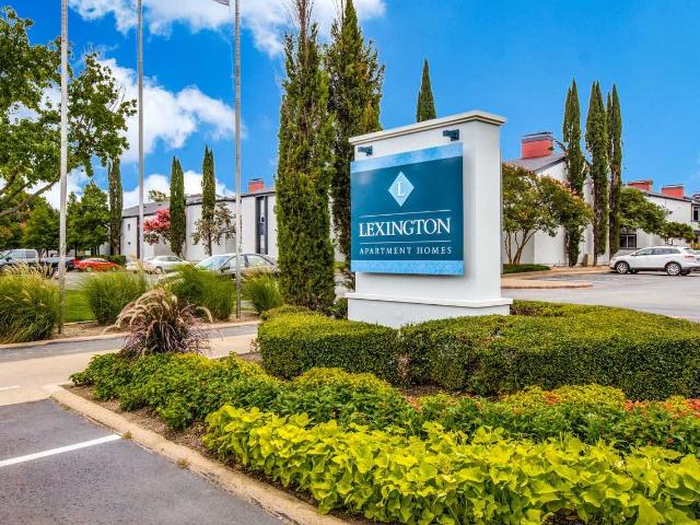 Lexington Apartment Homes 2 Bedroom Apartment for Rent at 5426 Meadowcreek Dr, Dallas, TX 75248 Prestonwood Estates