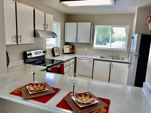 Lexington Apartments 2 Bedroom Apartment for Rent at 4410 Sw 107th Ave, Raleigh Hills, OR 97005 Raleigh Hills