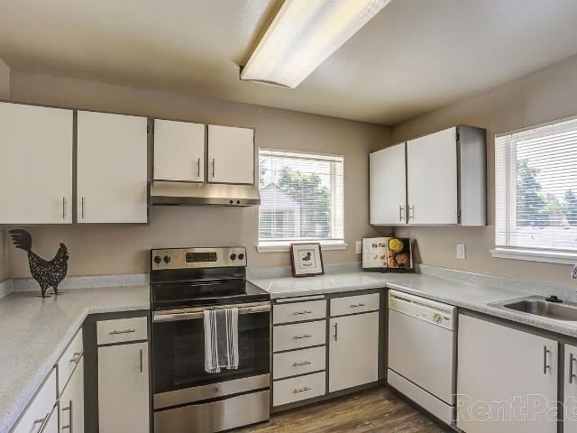 Lexington Apartments 2 Bedroom Apartment for Rent at 4410 Sw 107th Ave, Raleigh Hills, OR 97005 Raleigh Hills