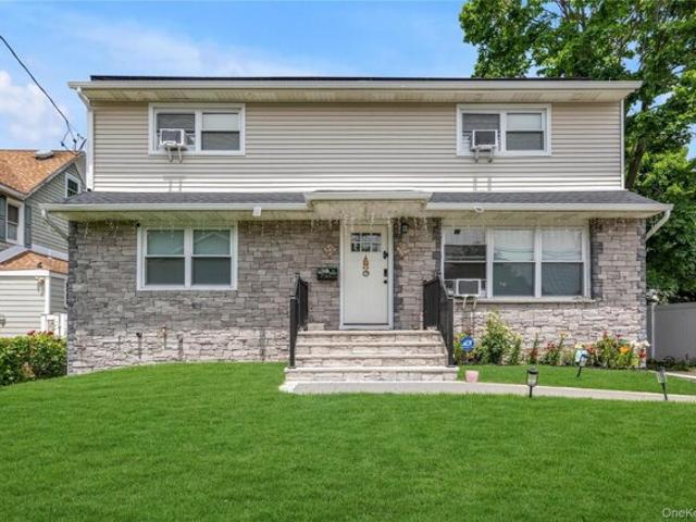 Lexington Ave, Merrick, Home For Sale