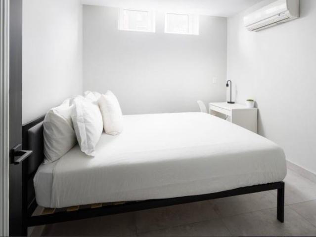 Lexington Ave Apt furnished with a full sized bed!