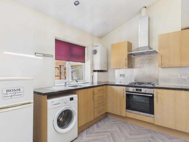 Lexington Avenue, Maidenhead. 1 bed maisonette to rent £1,450 pcm £335 pw