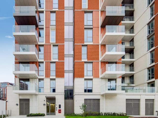 Lexington Gardens, London SW11, 2 bed flat to rent, £3,298 pcm | PrimeLocation