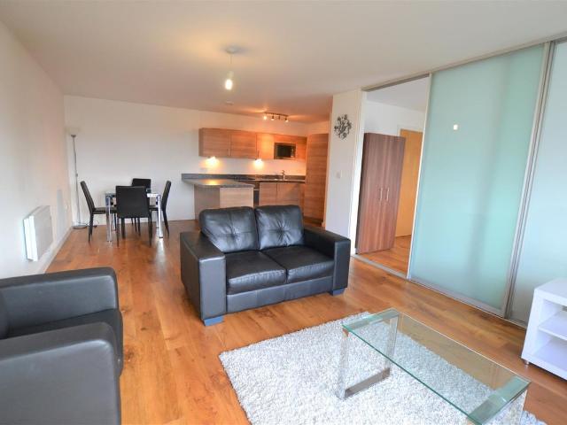 Lexington House, West Drayton UB7, 3 bed flat to rent, £2,000 pcm | PrimeLocation