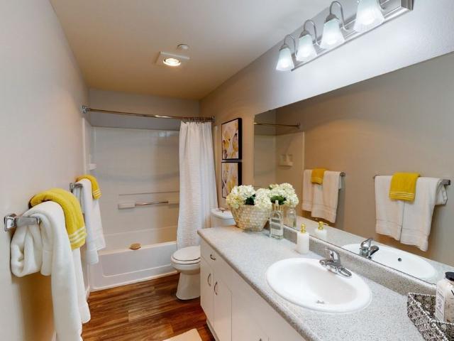 Lexington Heights 1 Bedroom Apartment for Rent at 300 Vuemont Pl Ne, Renton, WA 98056