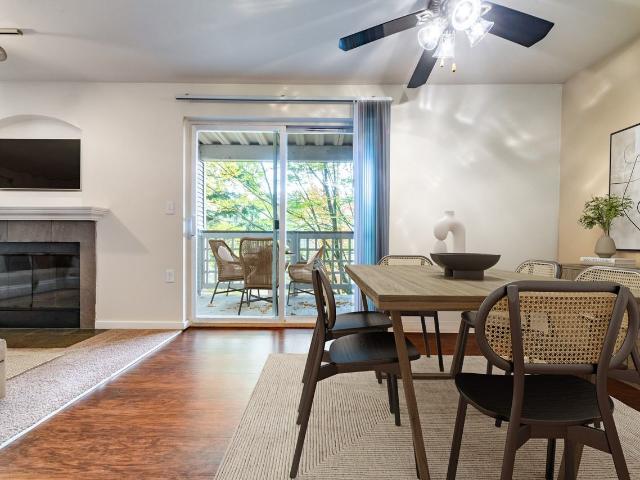 Lexington Heights 2 Bedroom Apartment for Rent at 300 Vuemont Pl Ne, Renton, WA 98056