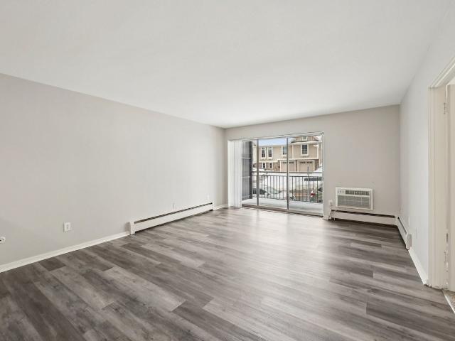 Lexington Hills Apartments 2 Bedroom Apartment for Rent at 360 Lexington Pkwy S, St. Paul, MN 55105 Macalester Groveland