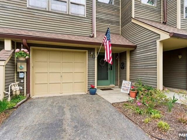 Lexington Ln Apt D, West Milford, Home For Sale