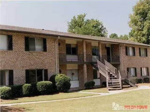 Lexington Park 2950 S Cobb Dr Se