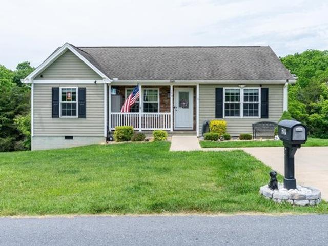 129 Thoroughbred Cir, Lexington, VA 24450