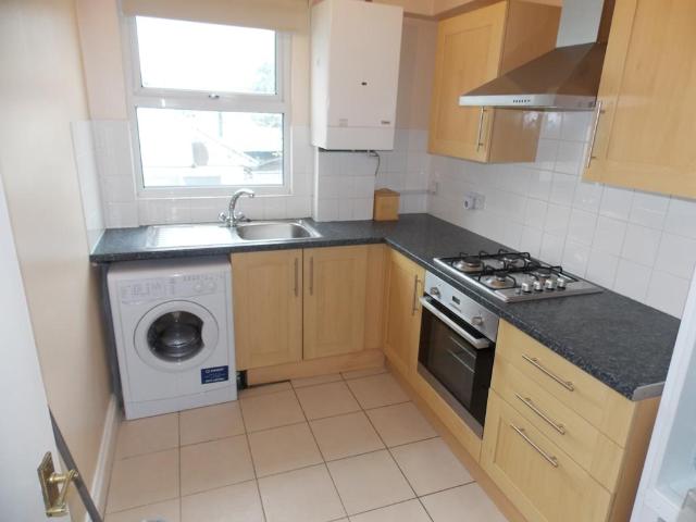 Leytonstone High Road, Leytonstone E11 2 bed apartment to rent £1,750 pcm £404 pw