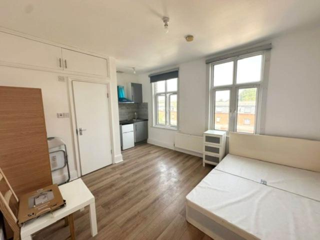 Leytonstone Road, London, – Available Immediately E15, Studio to rent, £1,200 pcm | PrimeLocation