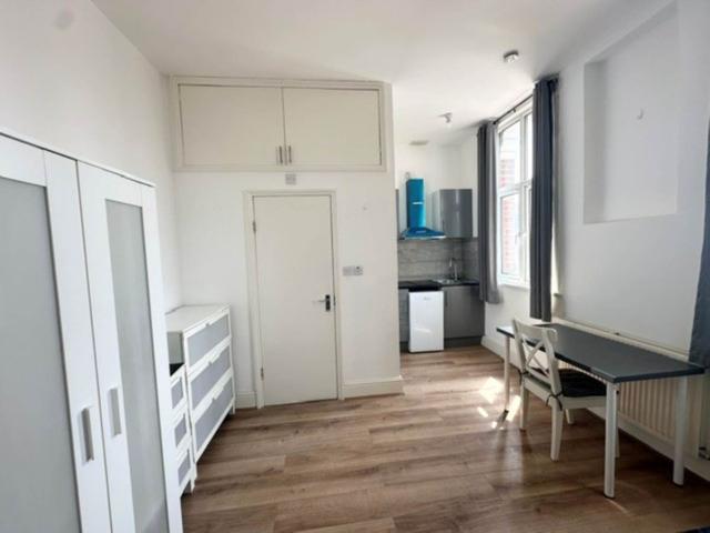 Leytonstone Road, London E15, Studio to rent, £1,200 pcm | PrimeLocation