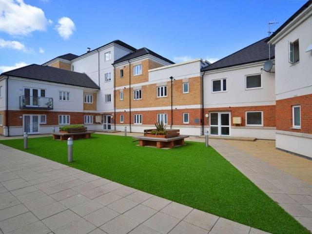 Ley Farm Close, Watford, WD25 2 bed flat to rent £1,600 pcm £369 pw