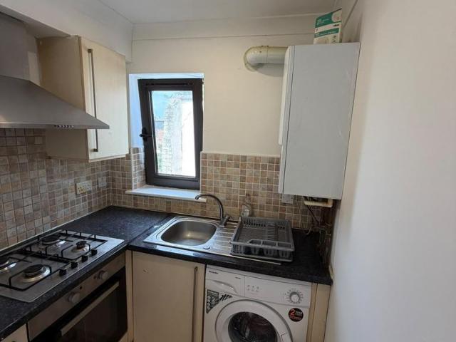 ley street IG1 1 bed apartment to rent £1,450 pcm £335 pw