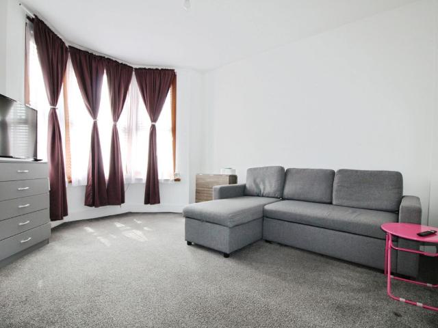 Ley Street, Ilford IG1, 1 bed flat to rent, £1,595 pcm | PrimeLocation