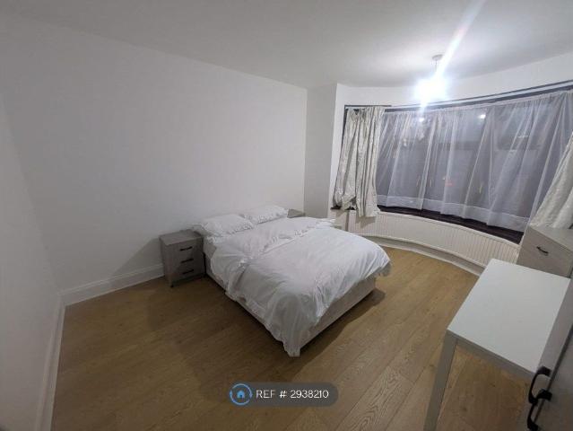 Ley Street, Ilford IG2, Room to rent, £850 pcm | PrimeLocation