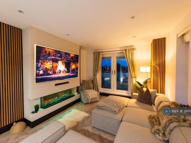 Leybourne Chase, West Malling. 2 bed flat to rent £1,700 pcm £392 pw