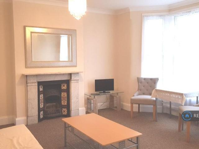 Leybourne Road, London, E11 2 bed flat to rent £1,800 pcm £415 pw