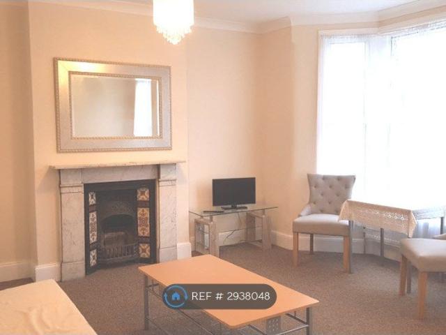 Leybourne Road, London E11, 2 bed flat to rent, £1,800 pcm | PrimeLocation