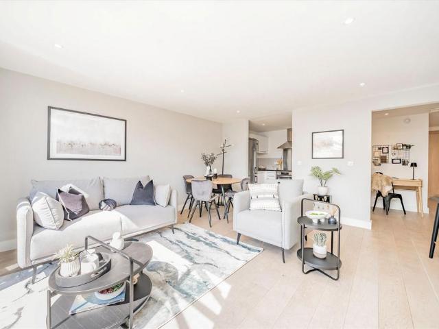 Leyden Street, London E1 1 bed flat to rent £2,600 pcm £600 pw