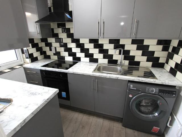 Leyland Drive, Northampton NN2, 2 bed flat to rent, £900 pcm | PrimeLocation