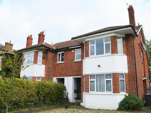 Leyland Road Lee SE12 2 bed maisonette to rent £1,800 pcm £415 pw