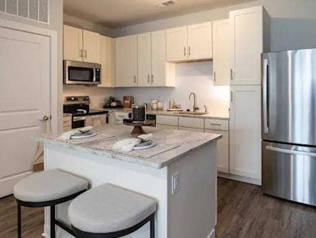 LF Roomie November ish: Apartment